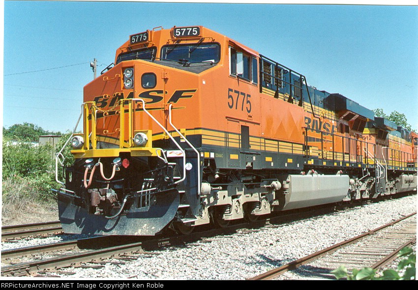 BNSF 5775